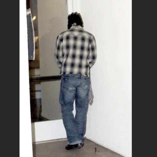 jan 8, 2010 - JOHNNY DEPP Office Building LA (Timeline)