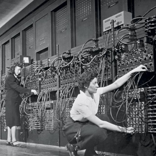 1 jun 1945 año - Características del ENIAC. (Cinta de tiempo)