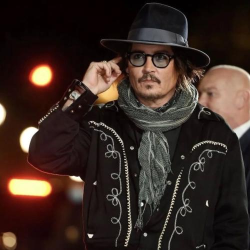 14h 15min, oct 17, 2021 y - Johnny Depp PUFFINS Alice Nella Città ROME ...