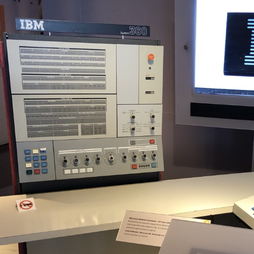 Появление первой стандартизованной сетевой архитектуры IBM SNA, а также ...