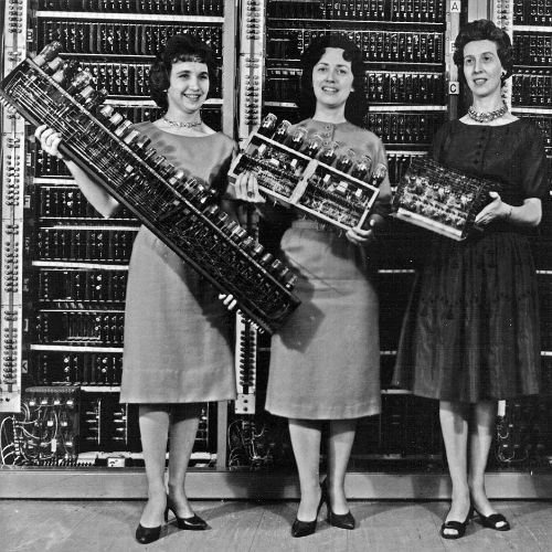 1 jun 1945 año - Características del ENIAC. (Cinta de tiempo)
