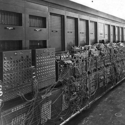 1 ene 1946 año - ENIAC - John W. Mauchly y J. Presper Eckert (Cinta de ...