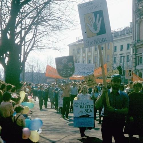 may 1, 1987 - Fosforiidisõda (Timeline)
