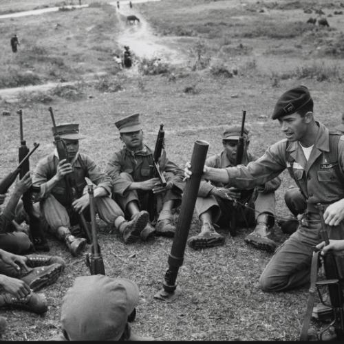 1 nov 1955 año - Vietnam War (start to end) November 1, 1955 - April 30, 1975 (Cinta de tiempo)